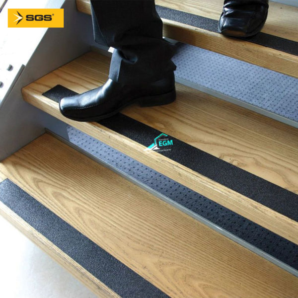 RUBAN ADESIF NOIR ET JAUNE ANTI DERAPANT 50MM DE15M SGS | EGM